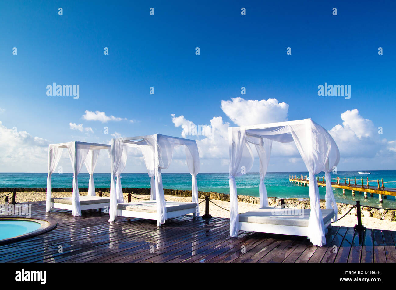 Pavilion and swimming pool in luxury resort Stock Photo - Alamy