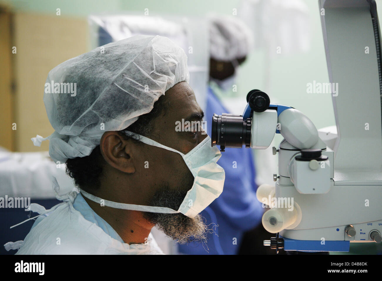 The microscope allows surgeon view patients eye close range Cataracts ...