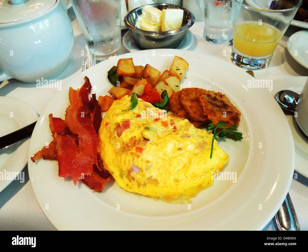 Cruise ship food plate hi-res stock photography and images - Alamy