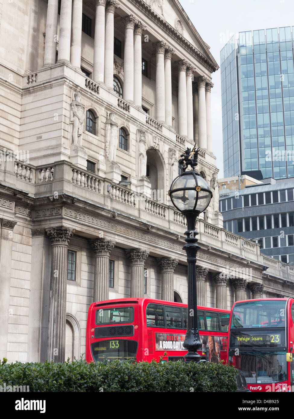 Bank of England building in Threadneedle Street in the City of London ...