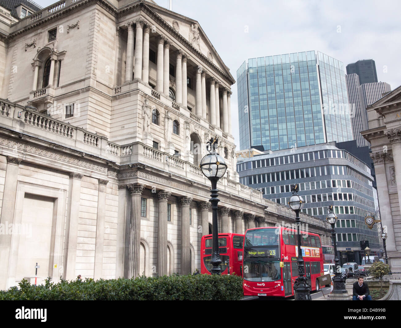 Bank england threadneedle street in hi-res stock photography and images ...