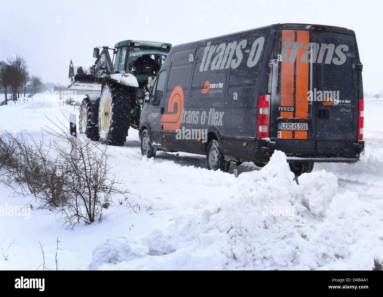 Van stuck in snow hi-res stock photography and images - Alamy
