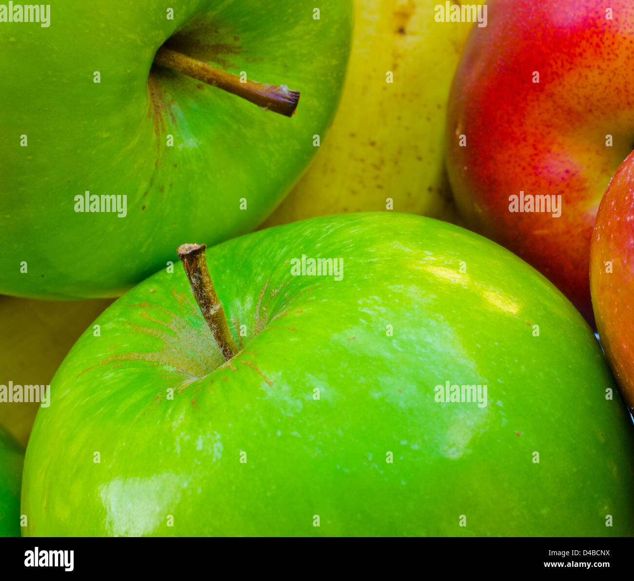 Fresh green apples ready to eat Stock Photo - Alamy