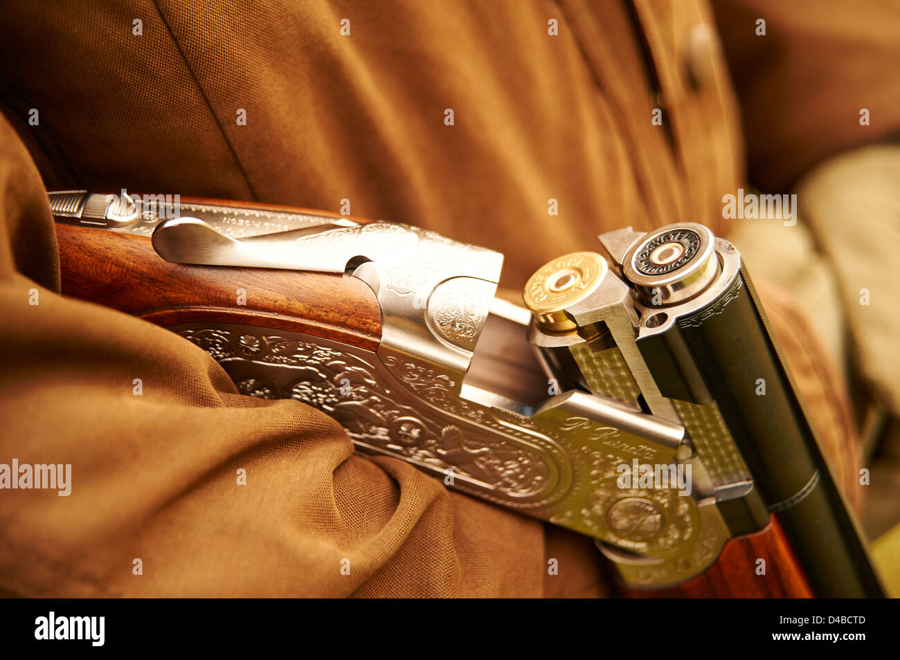 loaded 12 bore shotgun Stock Photo - Alamy