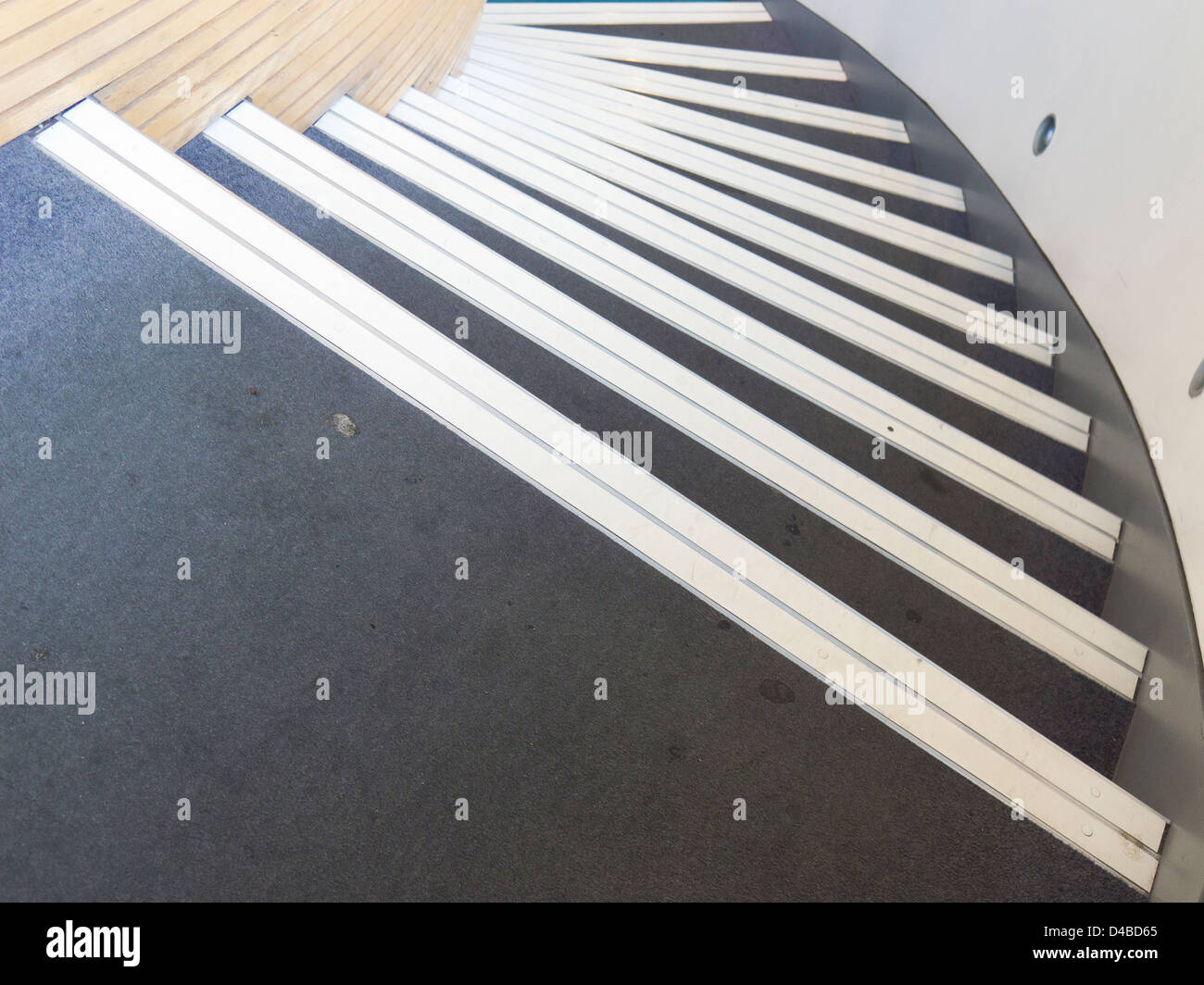 Stairway steps descent going down a curved stair Stock Photo - Alamy