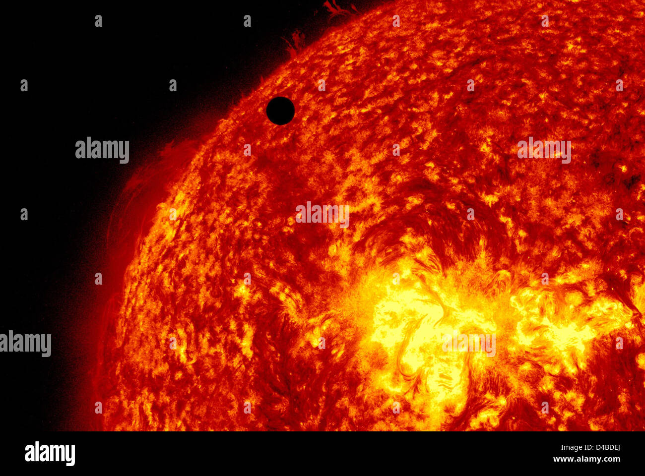 The Solar Dynamics Observatory (SDO) captured ultra-high definition ...