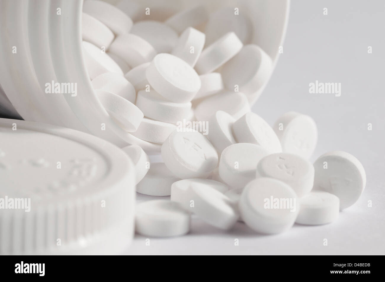 Aspirin tablets hi-res stock photography and images - Alamy
