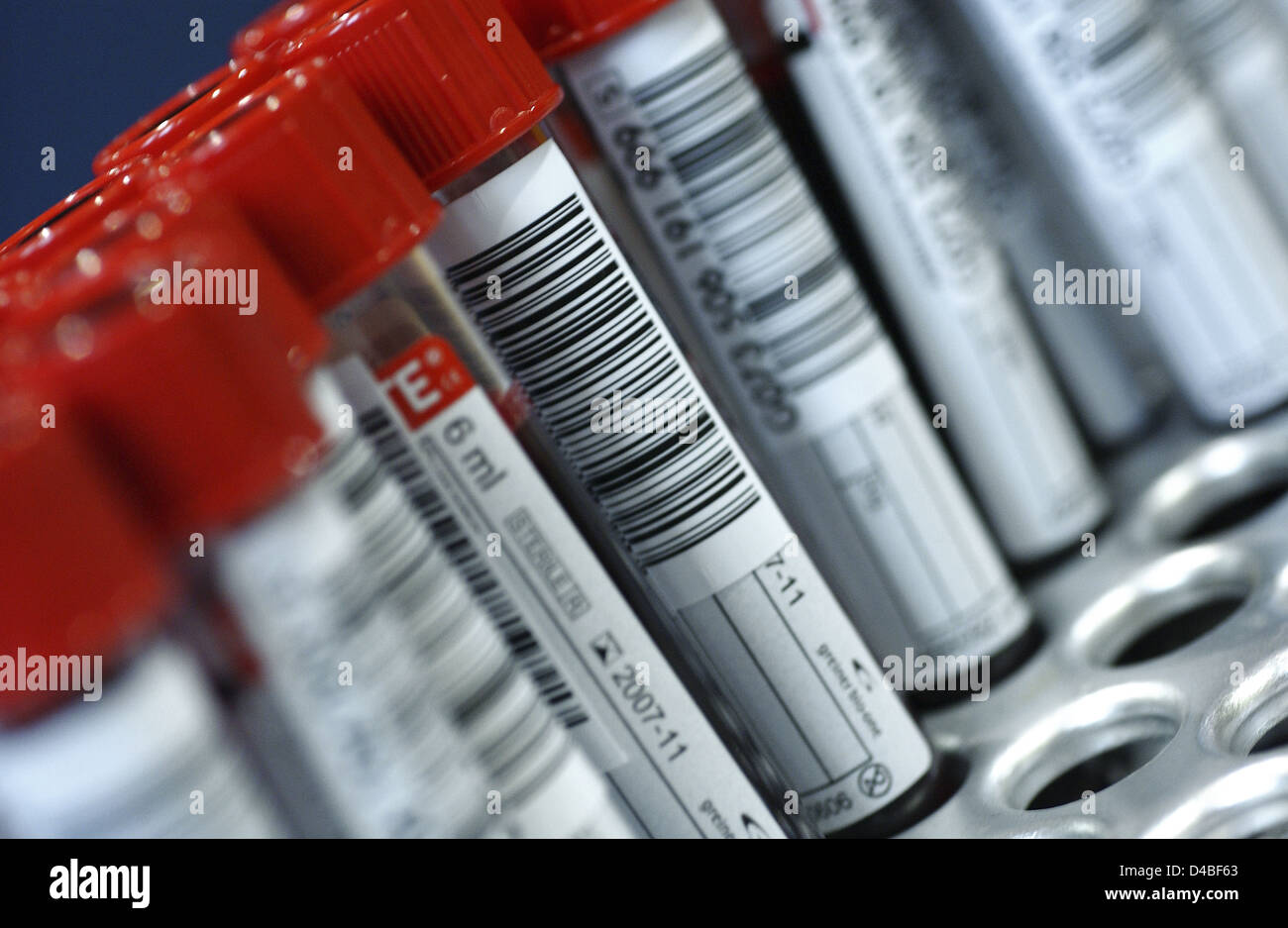 Vacutainer test tubes hi-res stock photography and images - Alamy