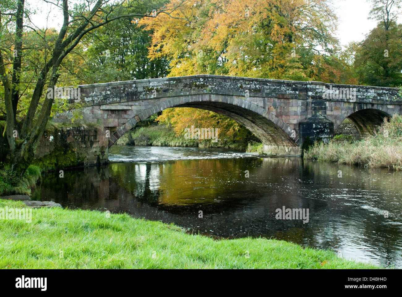 Trough bridge hi-res stock photography and images - Alamy