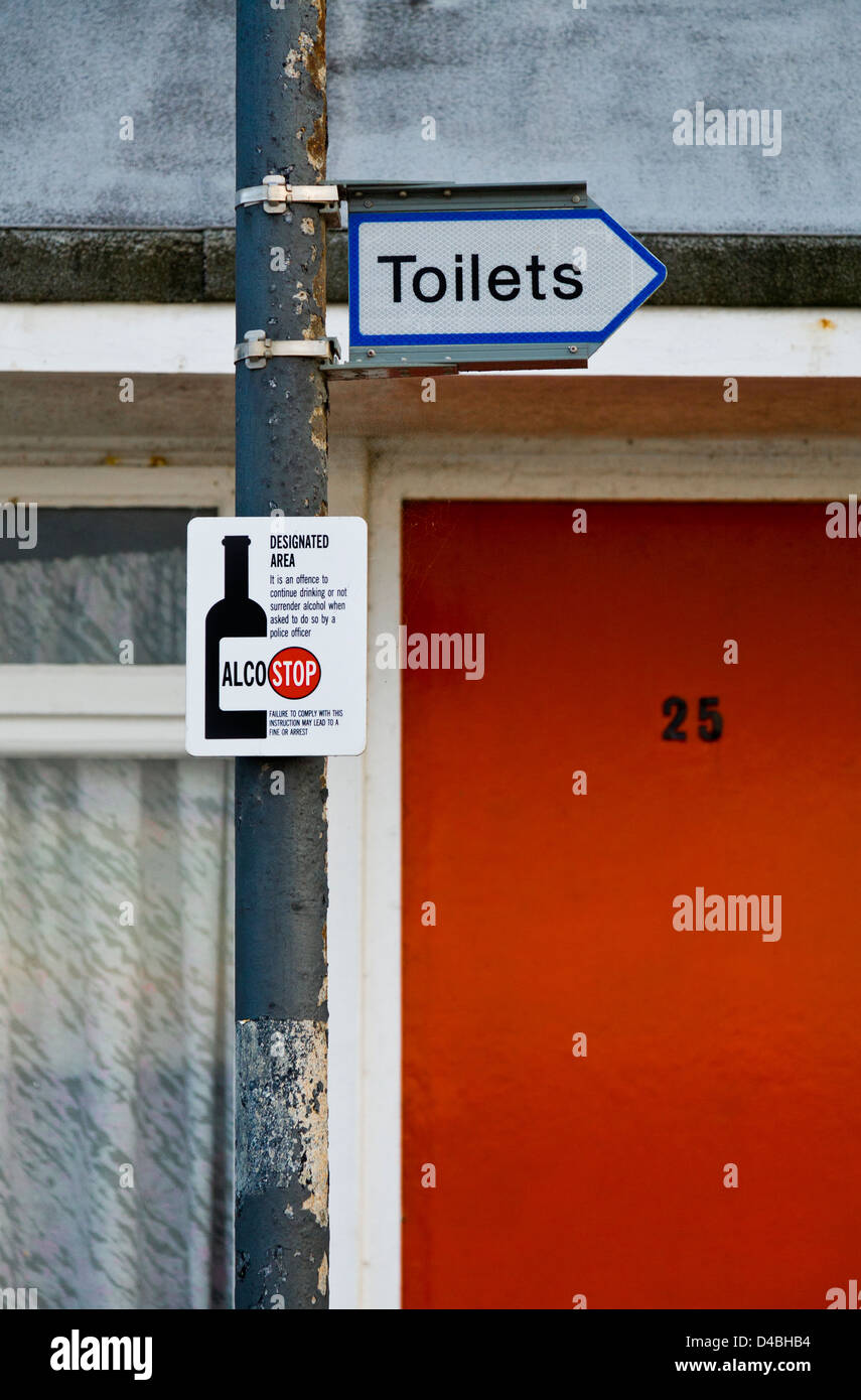Alcohol restricted area sign hi-res stock photography and images - Alamy
