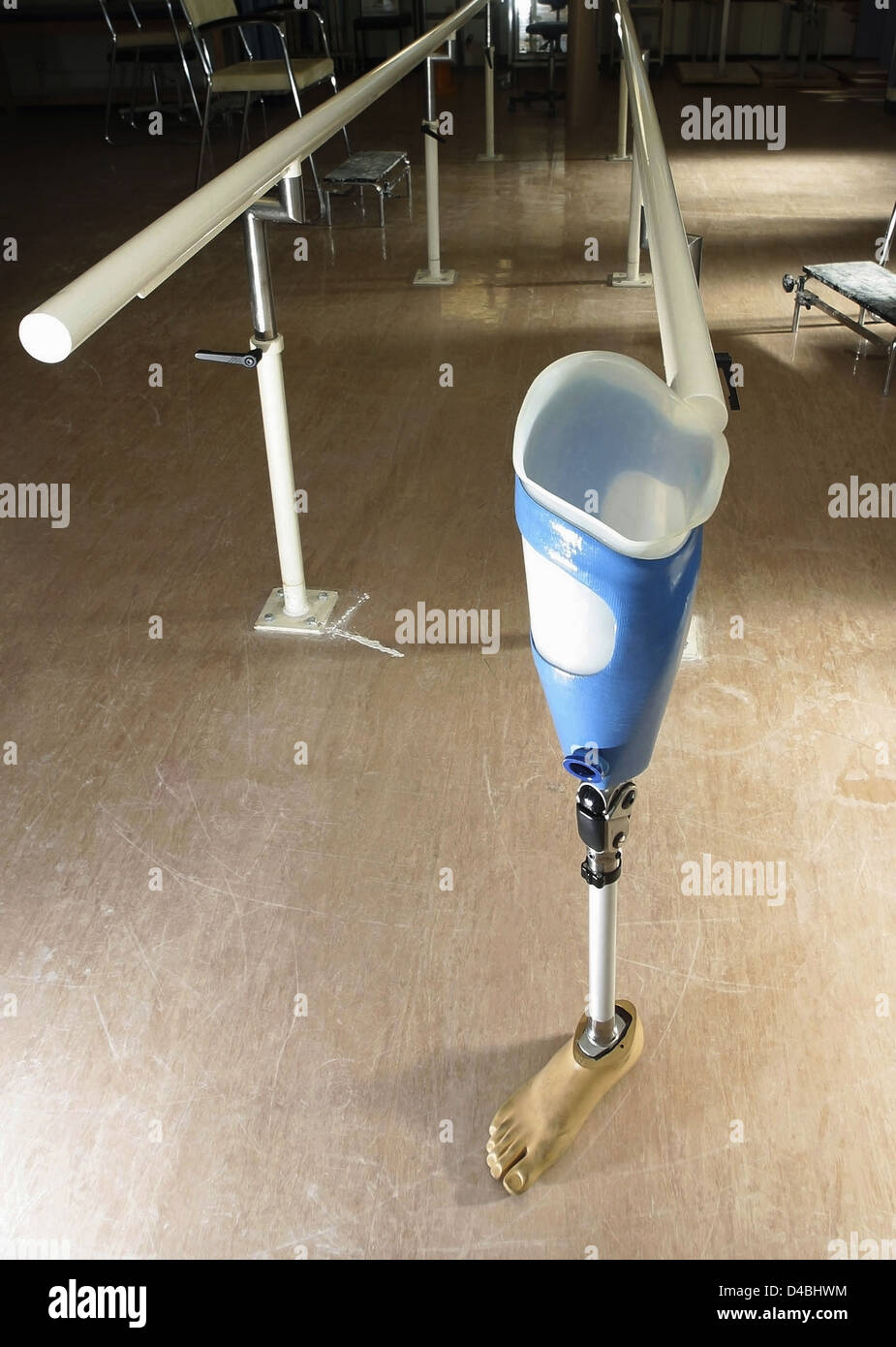 Above the knee prosthesis hi-res stock photography and images - Alamy