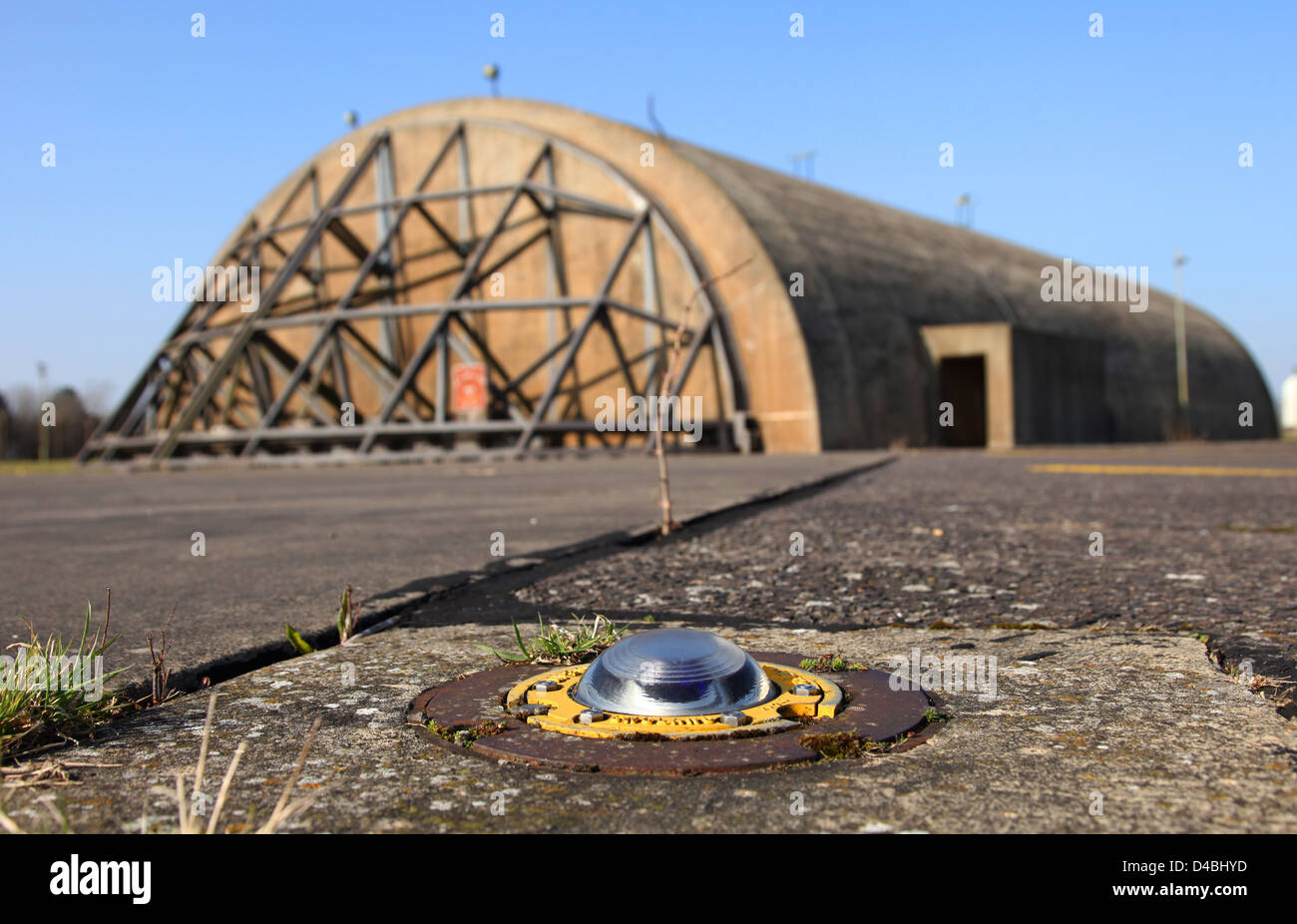 Hangar at Upper Heyford Airbase Stock Photo - Alamy