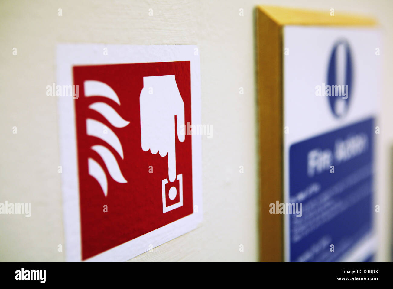 Fire alarm signage Stock Photo - Alamy