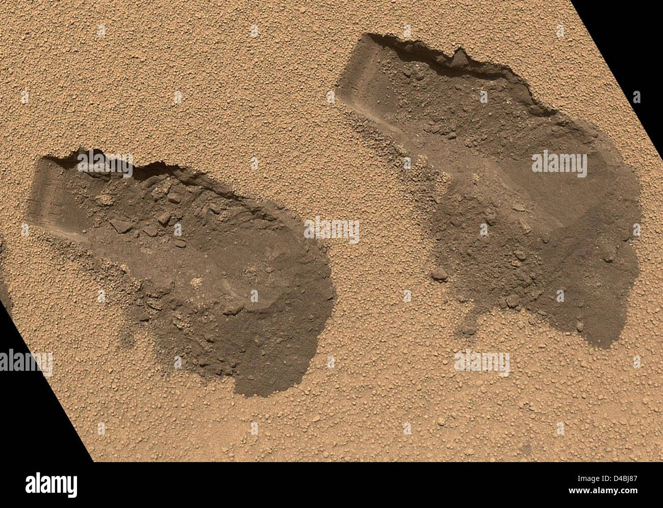 NASA’s Curiosity rover on Mars captured images of scoop marks on the ...