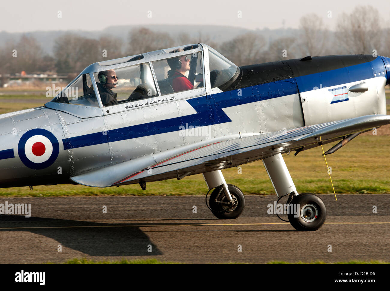 DHC 1 Chipmunk 22 aircraft taxiing at Wellesbourne airfield Stock Photo ...