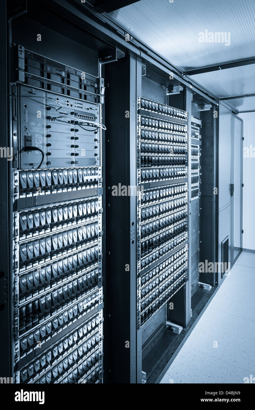 Data center server room hi-res stock photography and images - Alamy