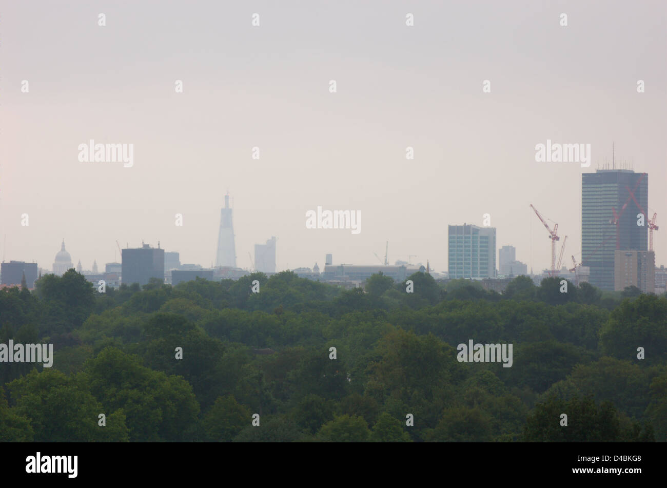 London skyline dull day hi-res stock photography and images - Alamy