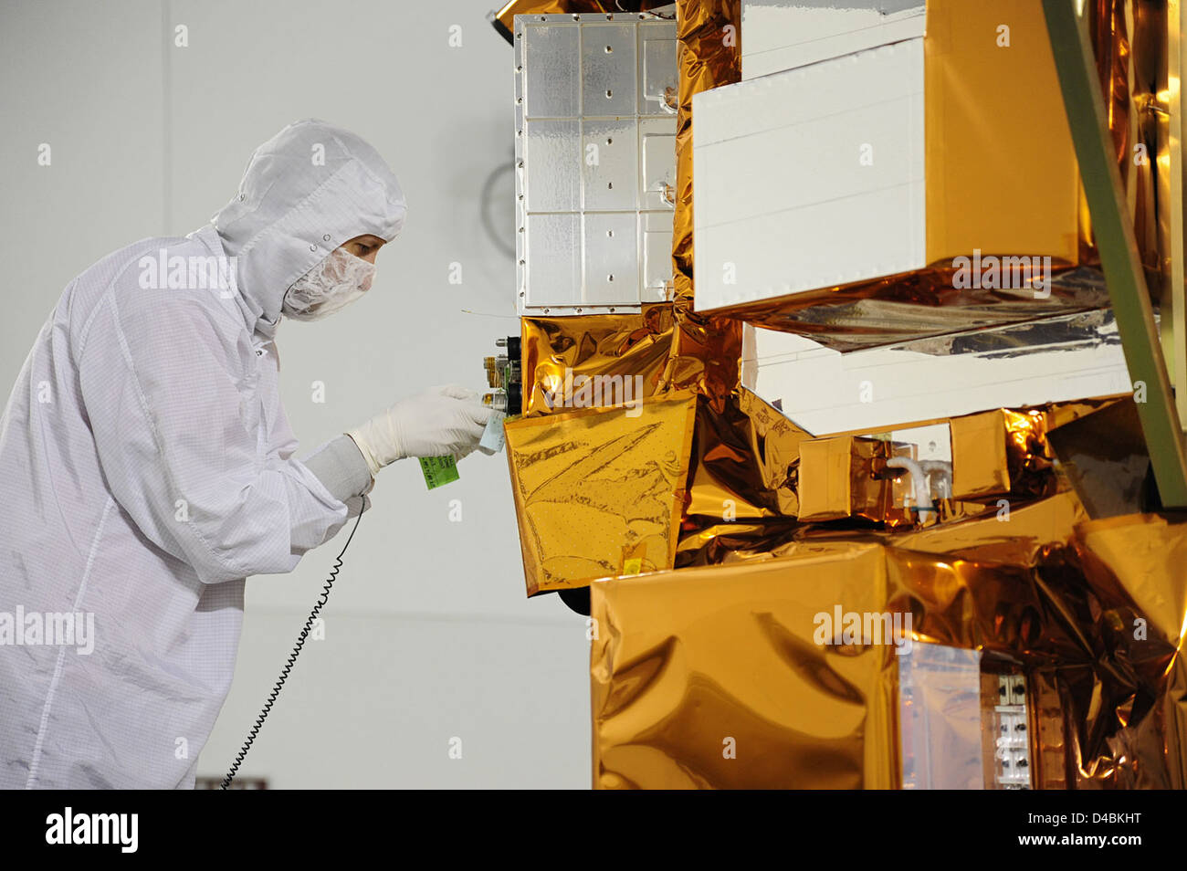 Spacecraft processing hi-res stock photography and images - Alamy