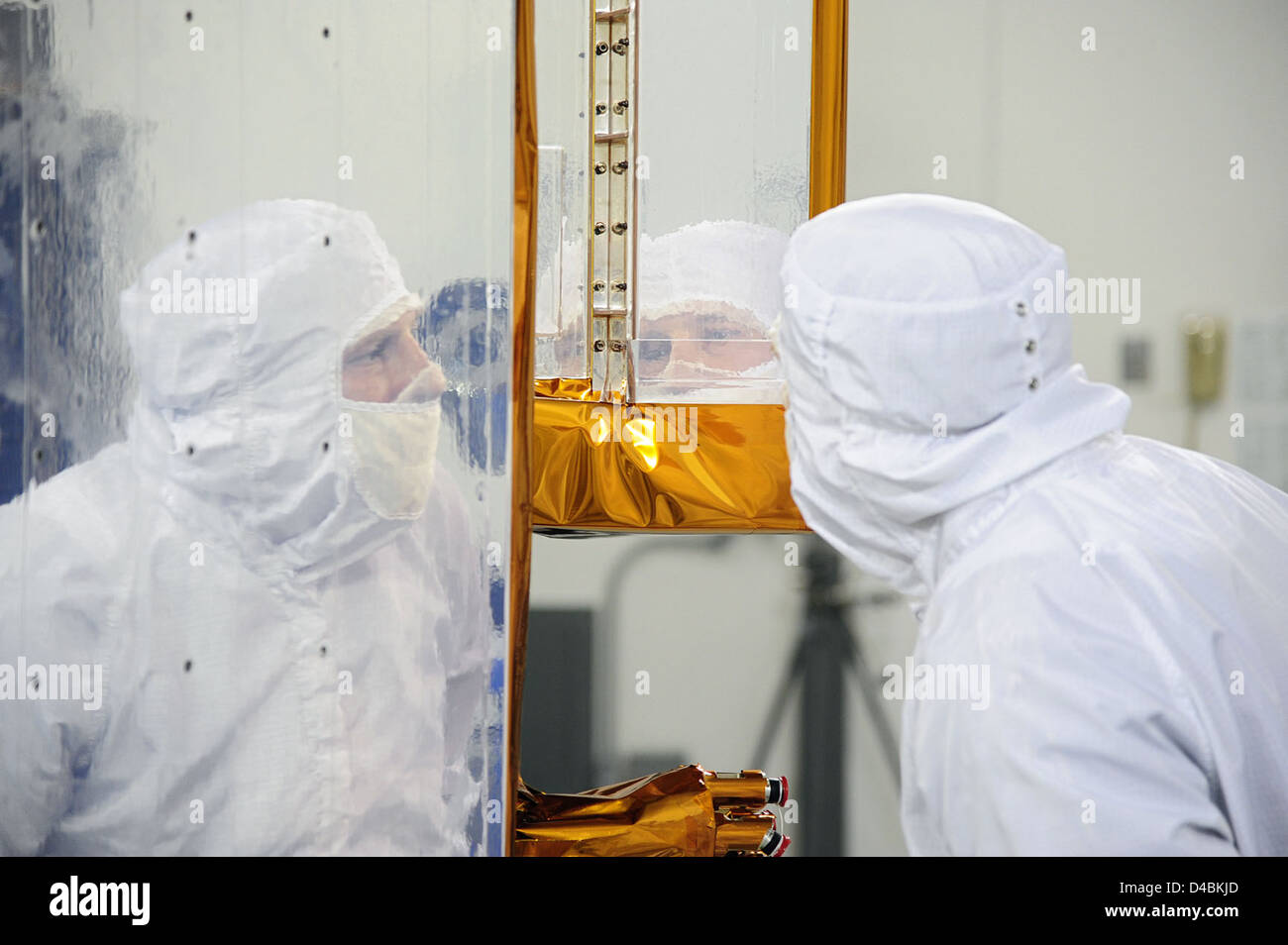 Spacecraft processing hi-res stock photography and images - Alamy