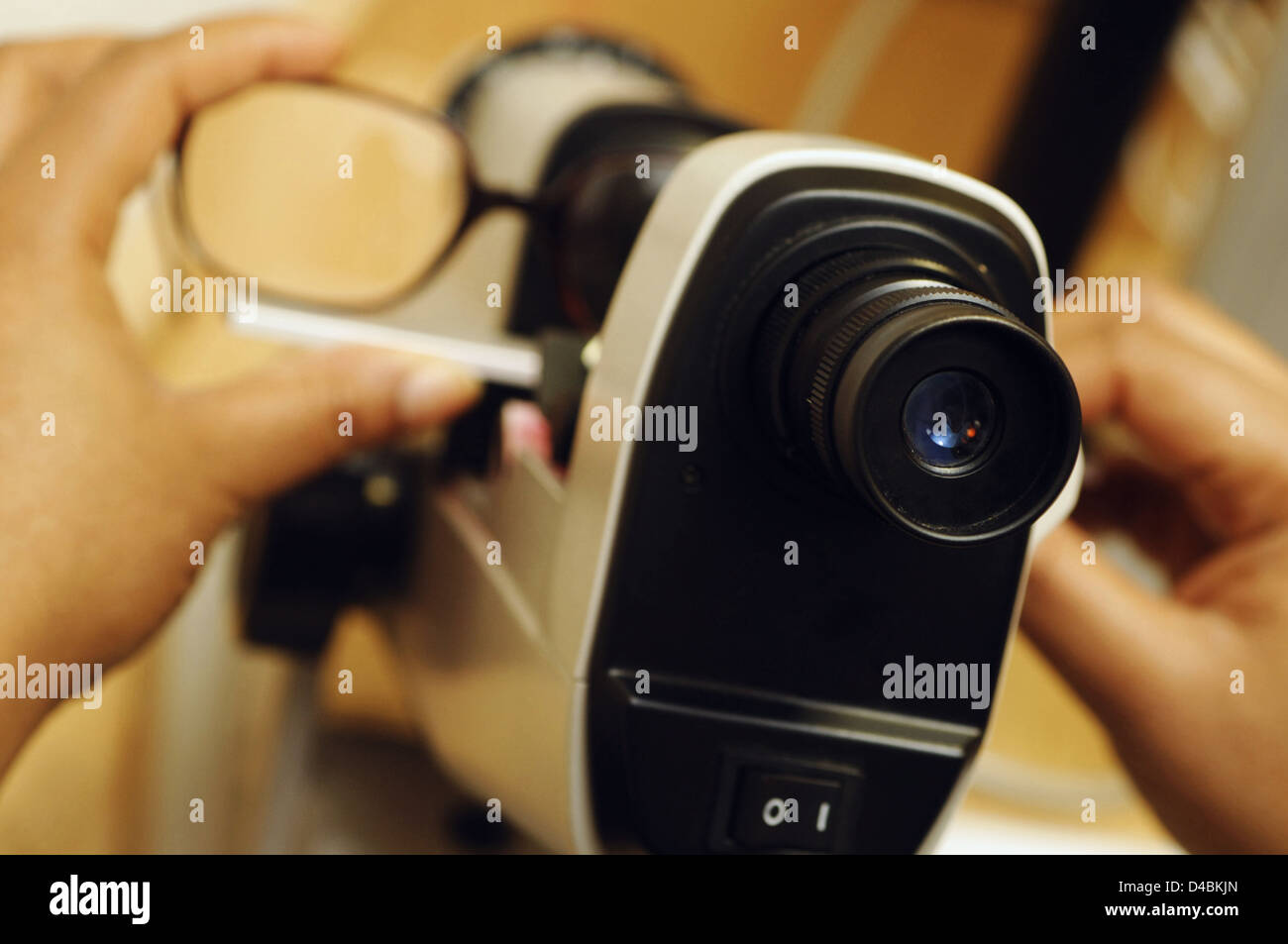 Focimeter checking vertex powers and prismatic effects of pair of ...