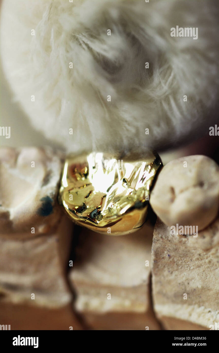 Gold crown hi-res stock photography and images - Alamy