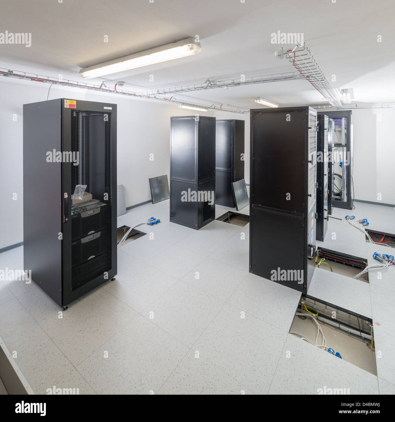 Network server room hi-res stock photography and images - Alamy