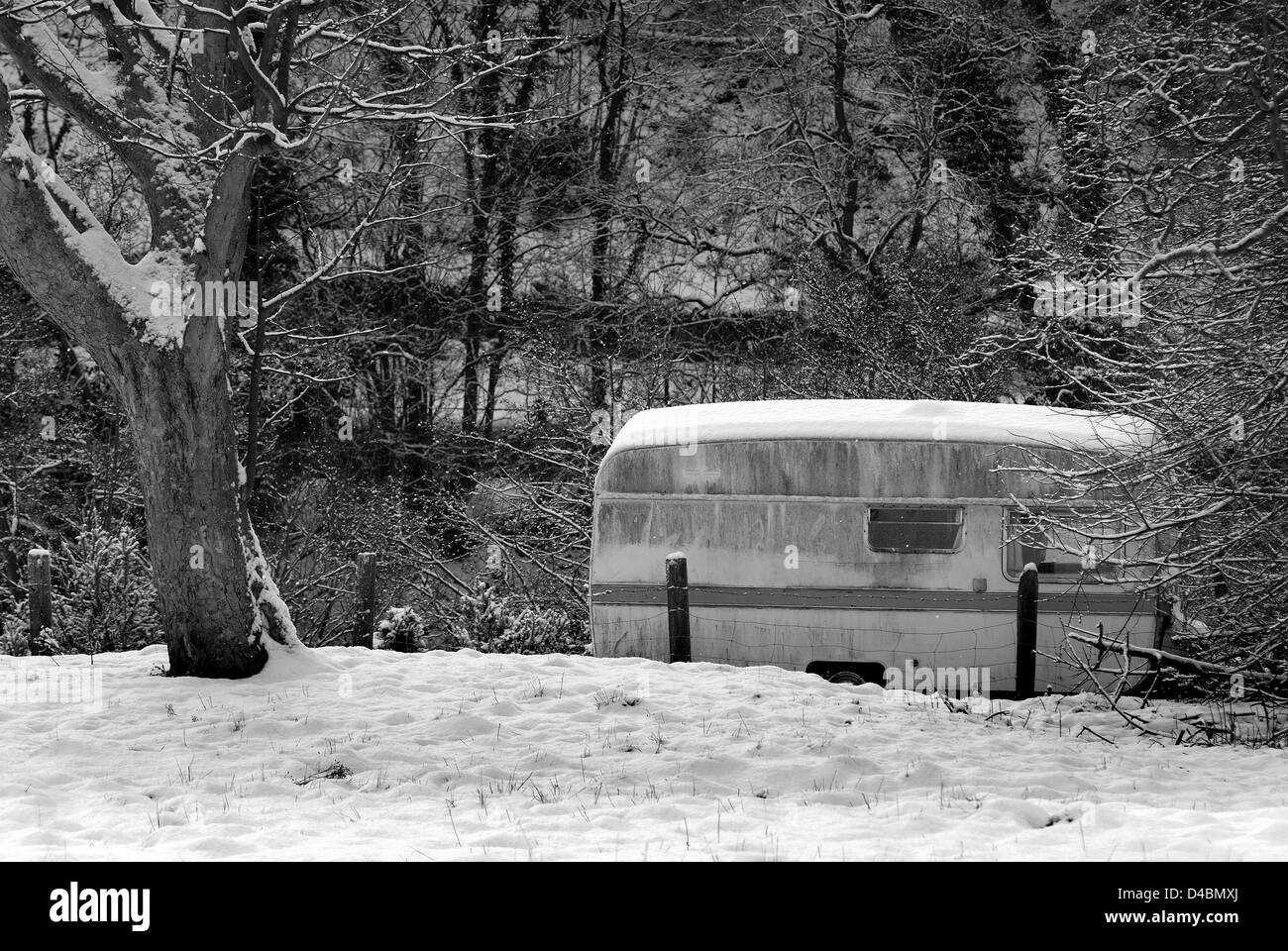 Caravan in the snow Stock Photo - Alamy