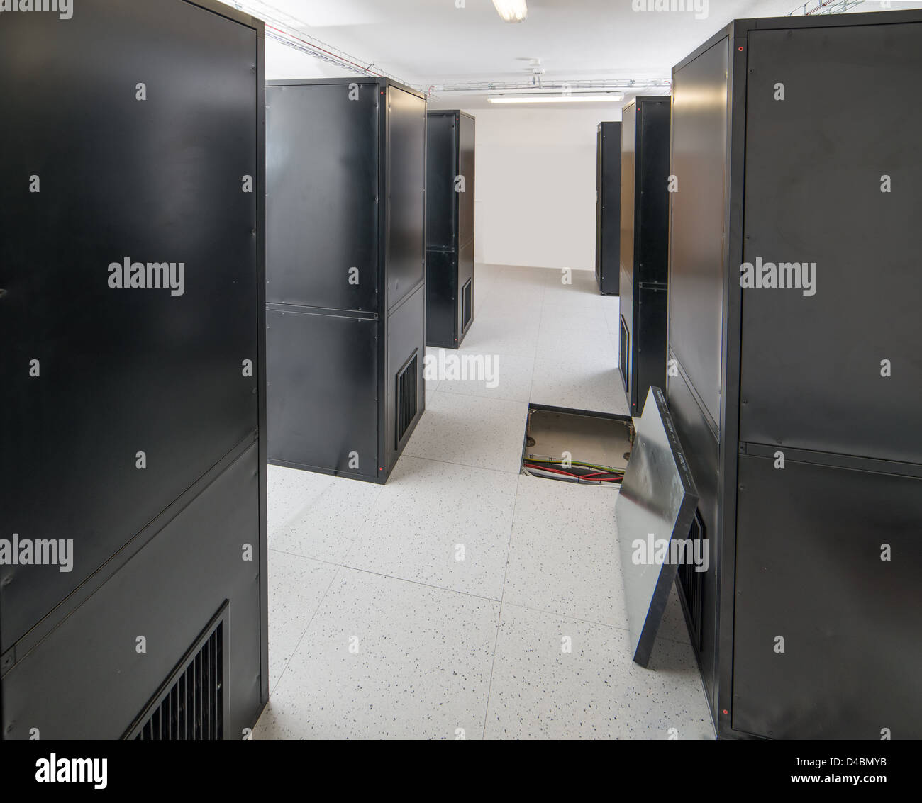 Network server room hi-res stock photography and images - Alamy