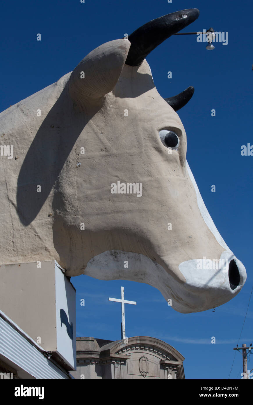 Dairy cow statue hi-res stock photography and images - Alamy