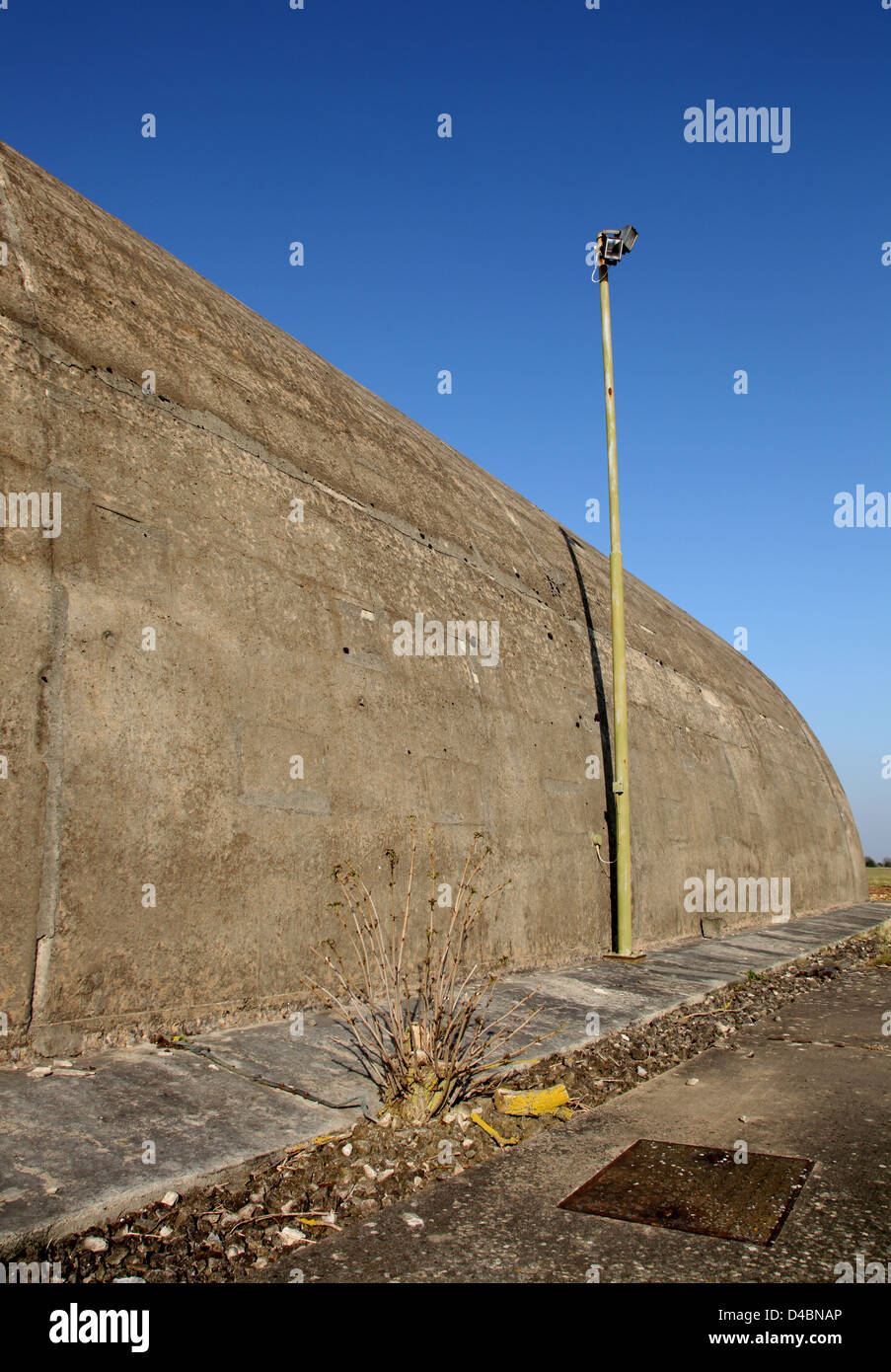 Hangar at Upper Heyford Airbase Stock Photo - Alamy
