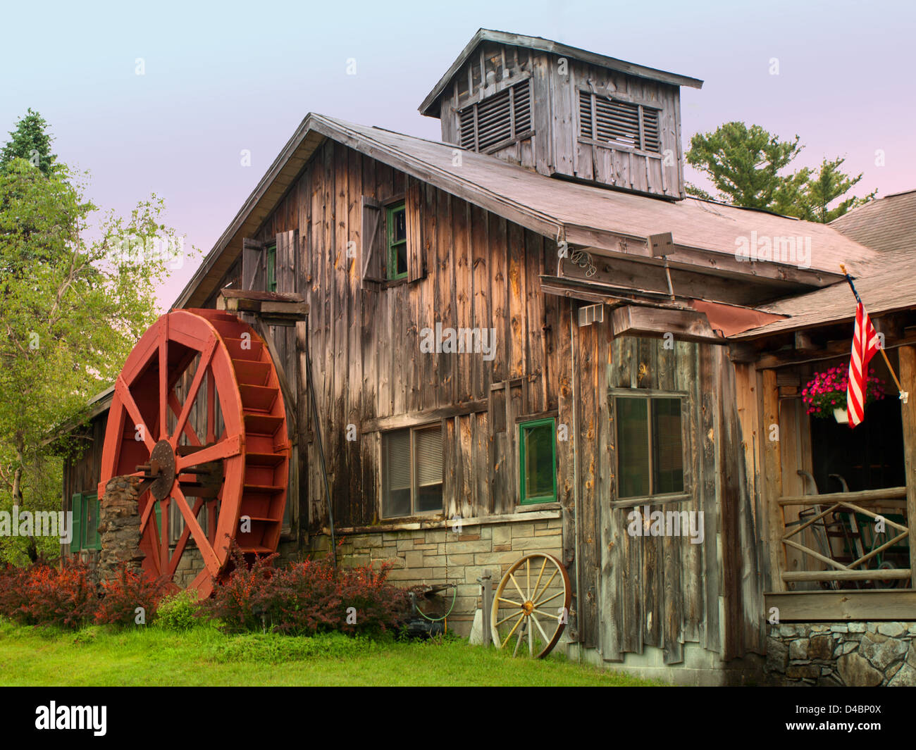 Old fashioned waterwheel hi-res stock photography and images - Alamy