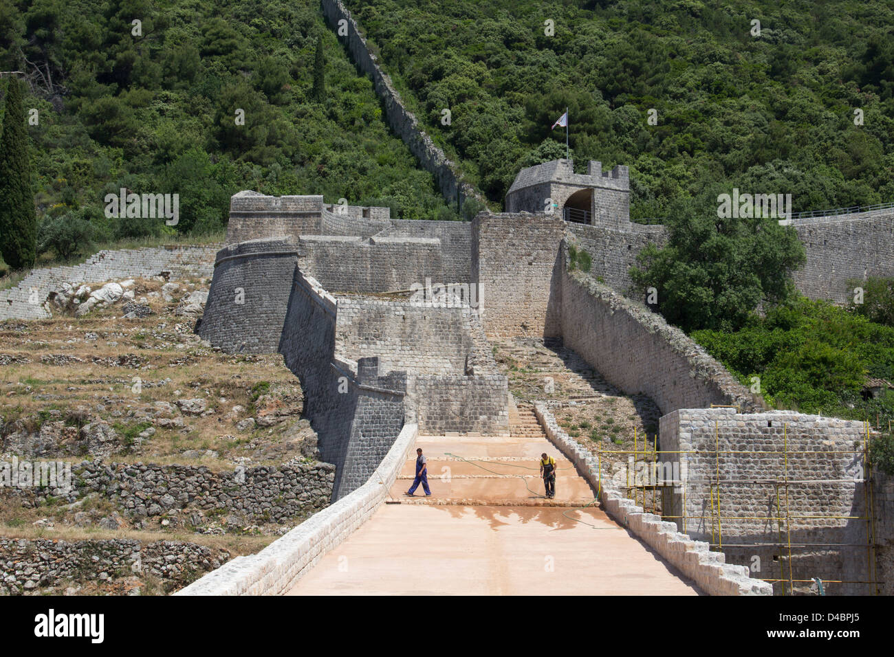 Ston, Croatia, the city walls of Ston Stock Photo - Alamy