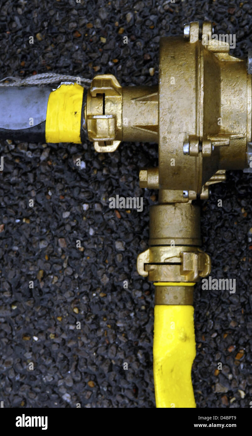 Close-up of hose-pipe connection Stock Photo - Alamy