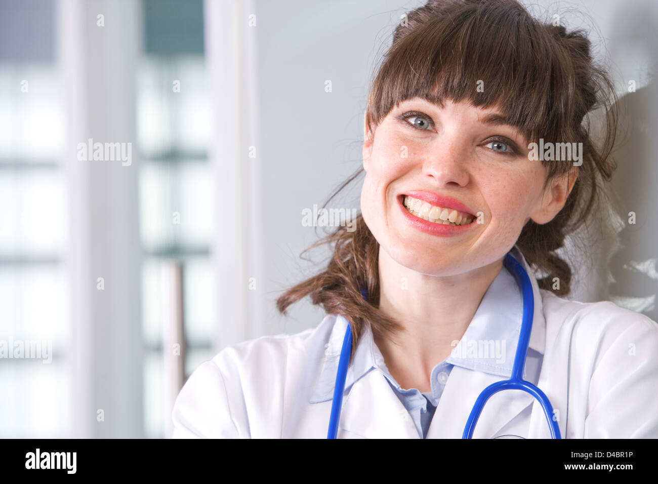 Female doctor arms crossed in a modern office Stock Photo - Alamy
