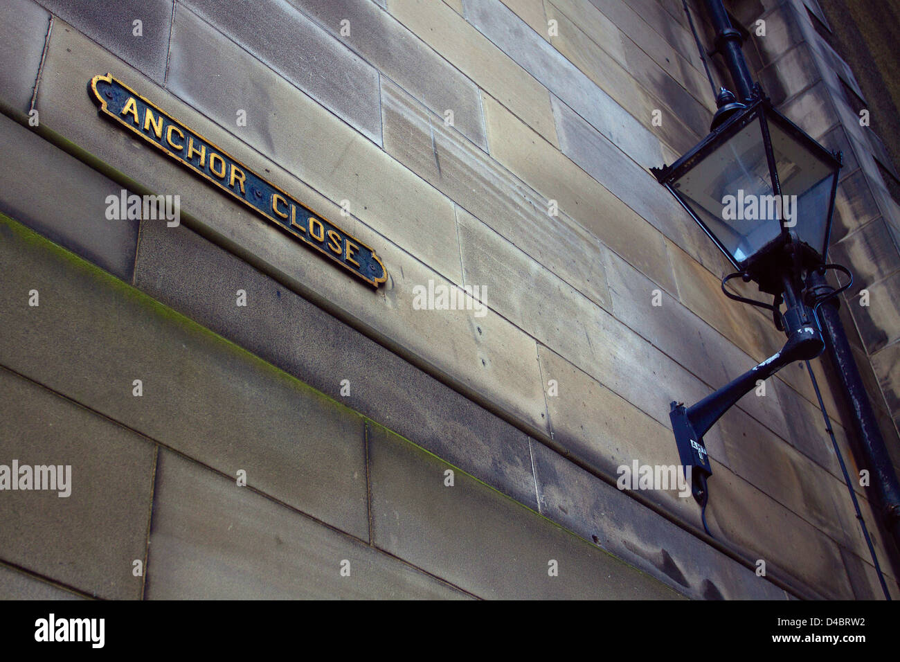 Anchor Close, one of the historic closes on the Royal Mile, Edinburgh ...