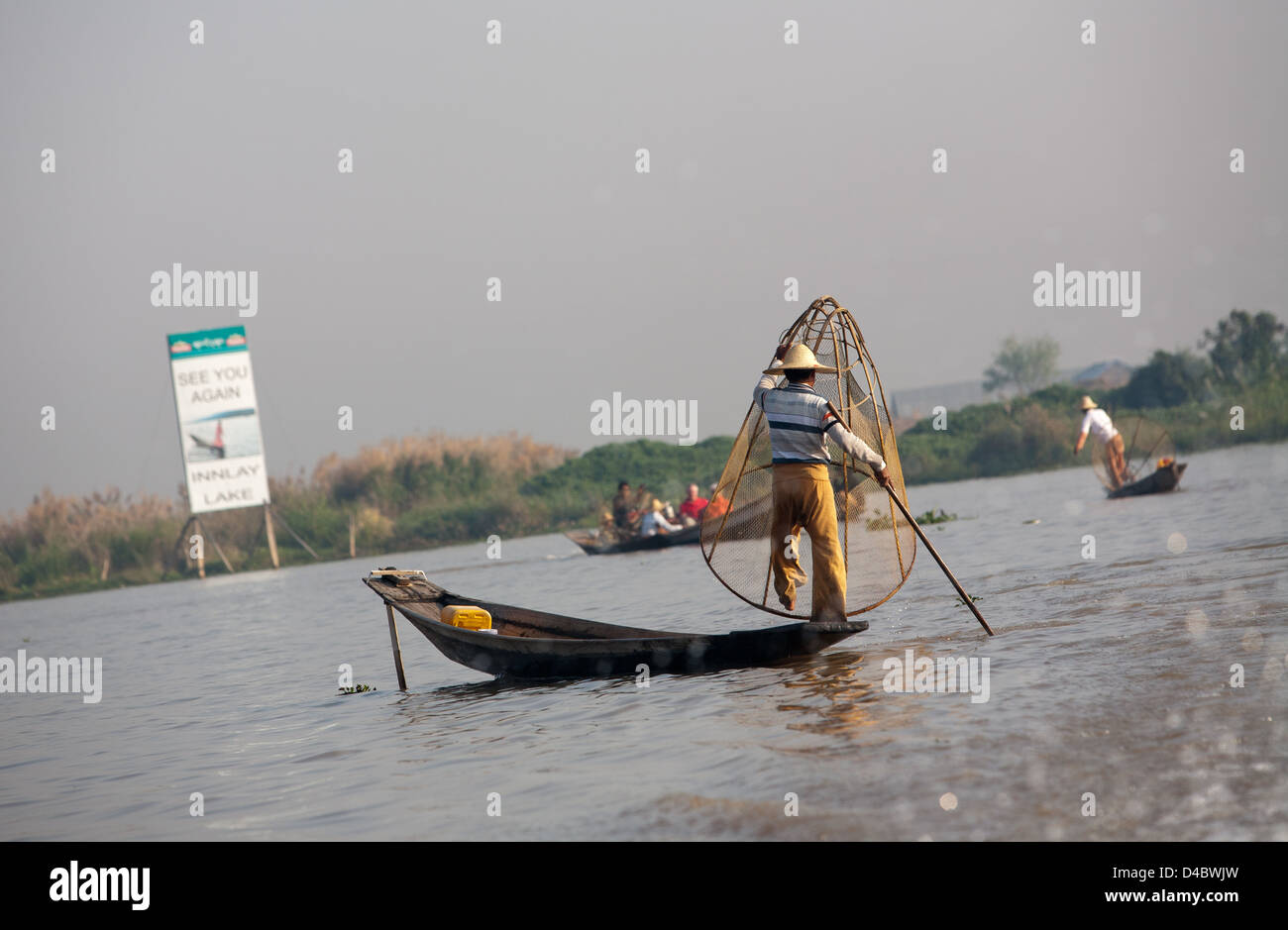 Intha fisherman fishing on Inle Lake, Myanmar (Burma Stock Photo - Alamy