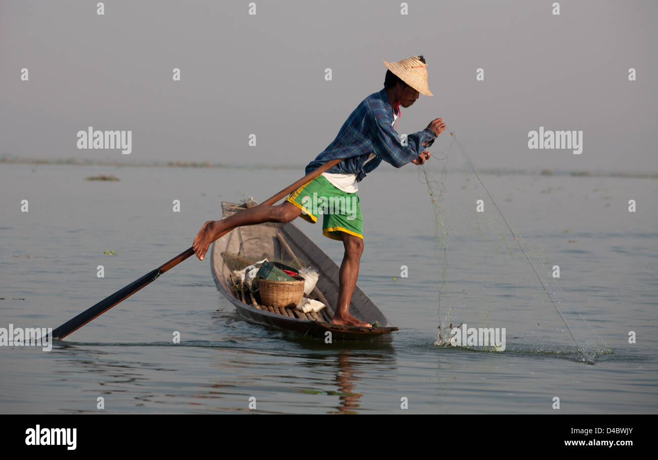 Intha fisherman fishing on Inle Lake, Myanmar (Burma Stock Photo - Alamy