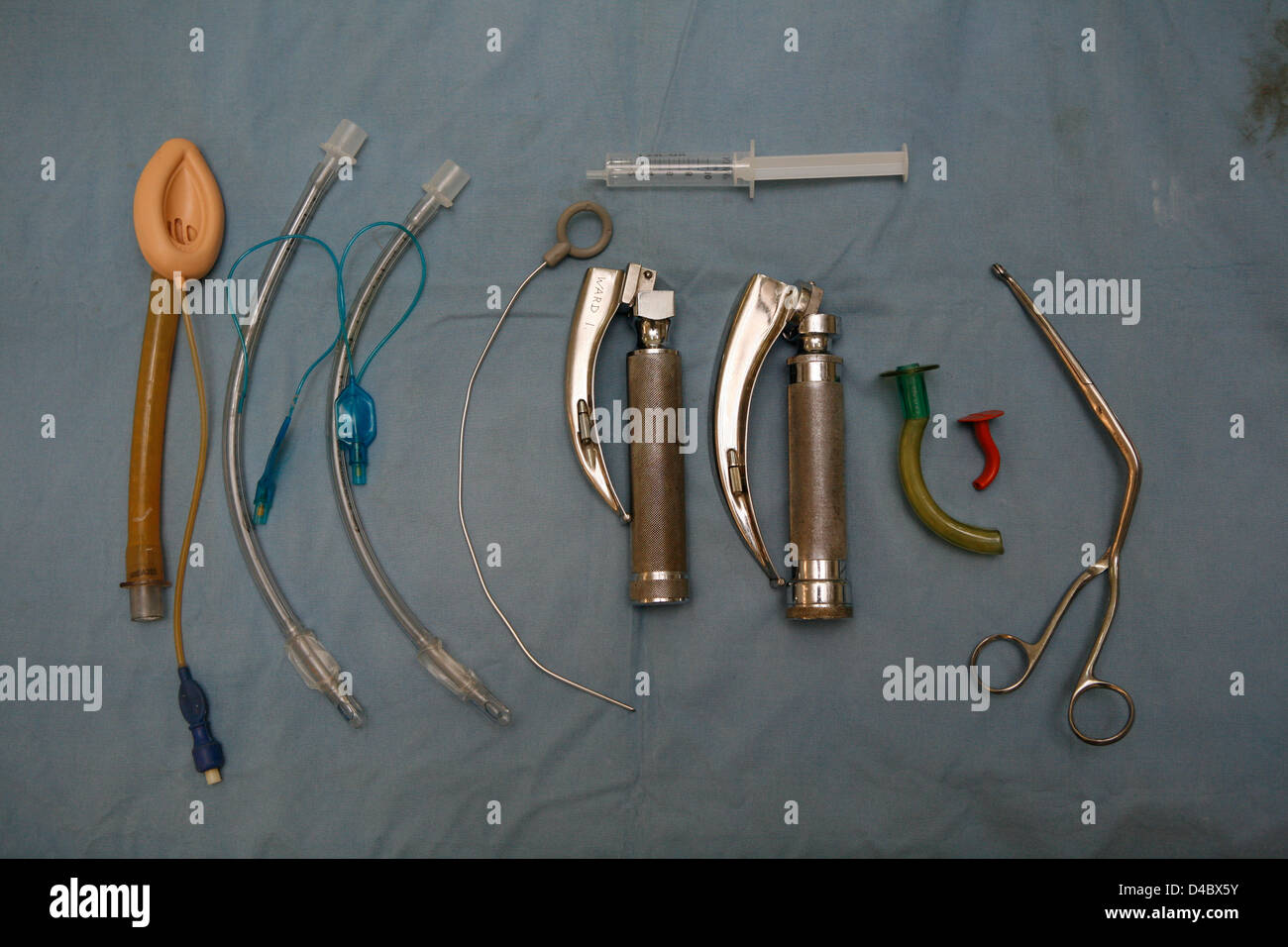 Endotracheal tube stylet hi-res stock photography and images - Alamy