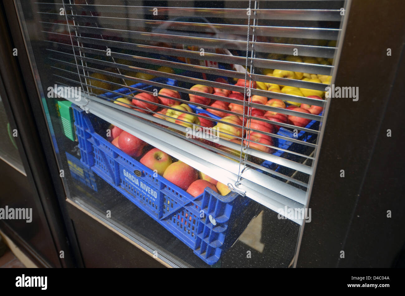 Apples in fruit store Stock Photo - Alamy