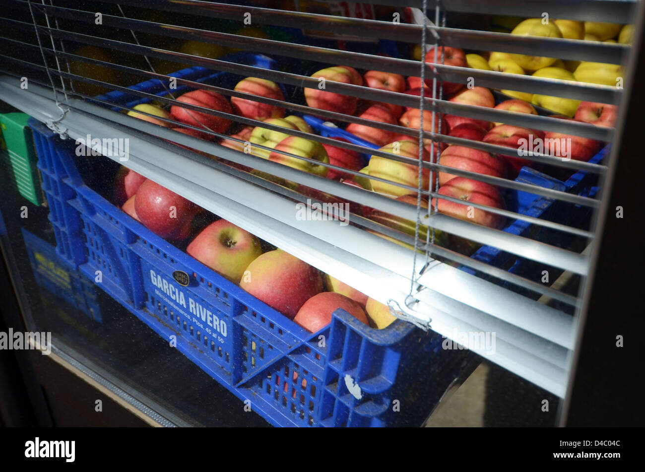 Fruit store hi-res stock photography and images - Alamy