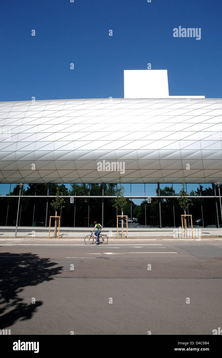 Buildings to drive the present hi-res stock photography and images - Alamy