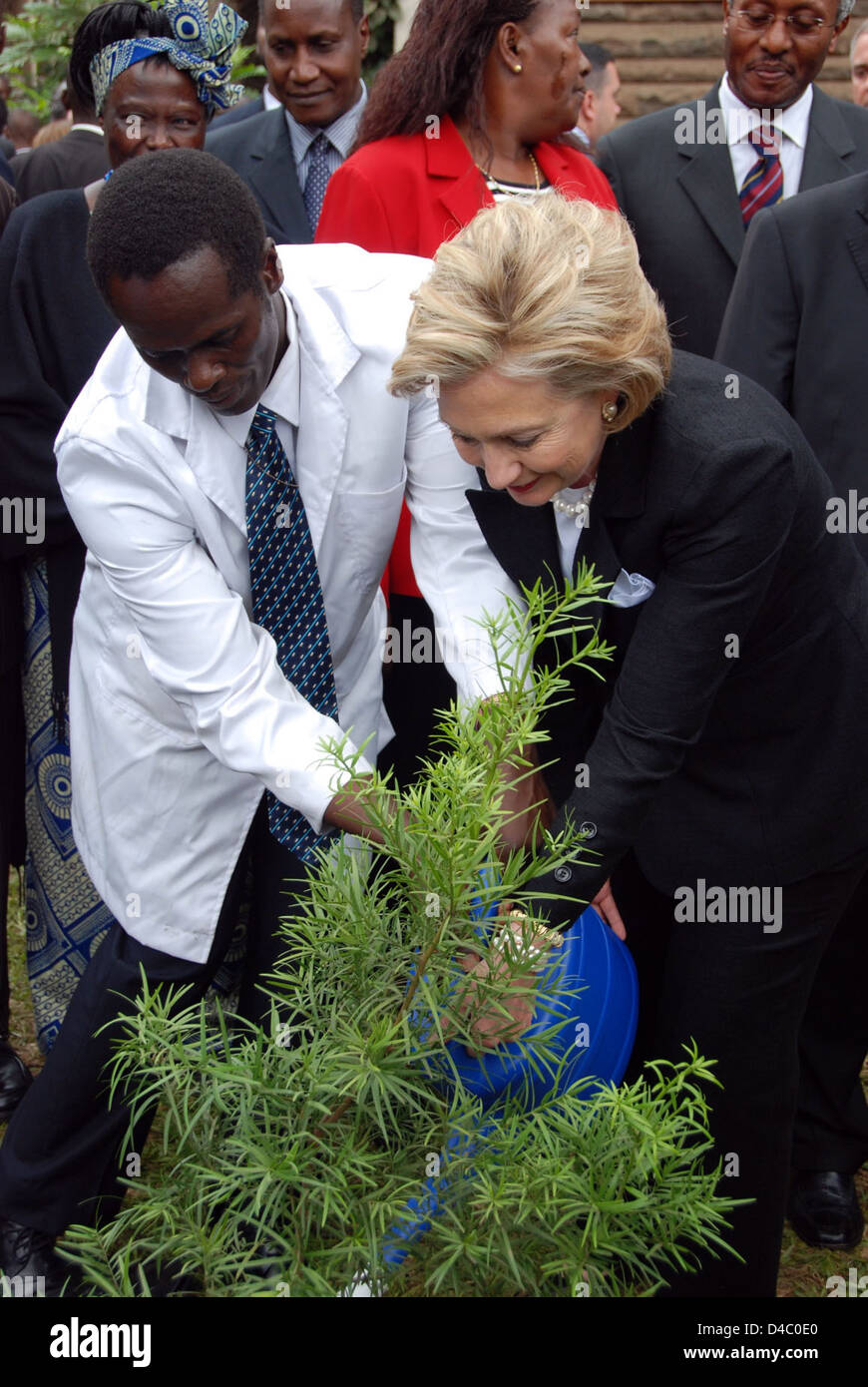 Secretary Clinton Ceremonial Tree Planting Stock Photo - Alamy