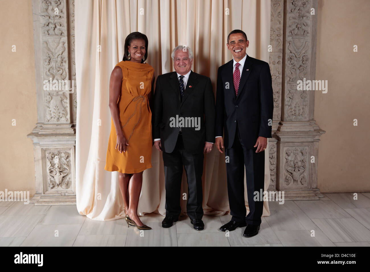 U.S. President Barack Obama and First Lady Michelle Obama With World ...