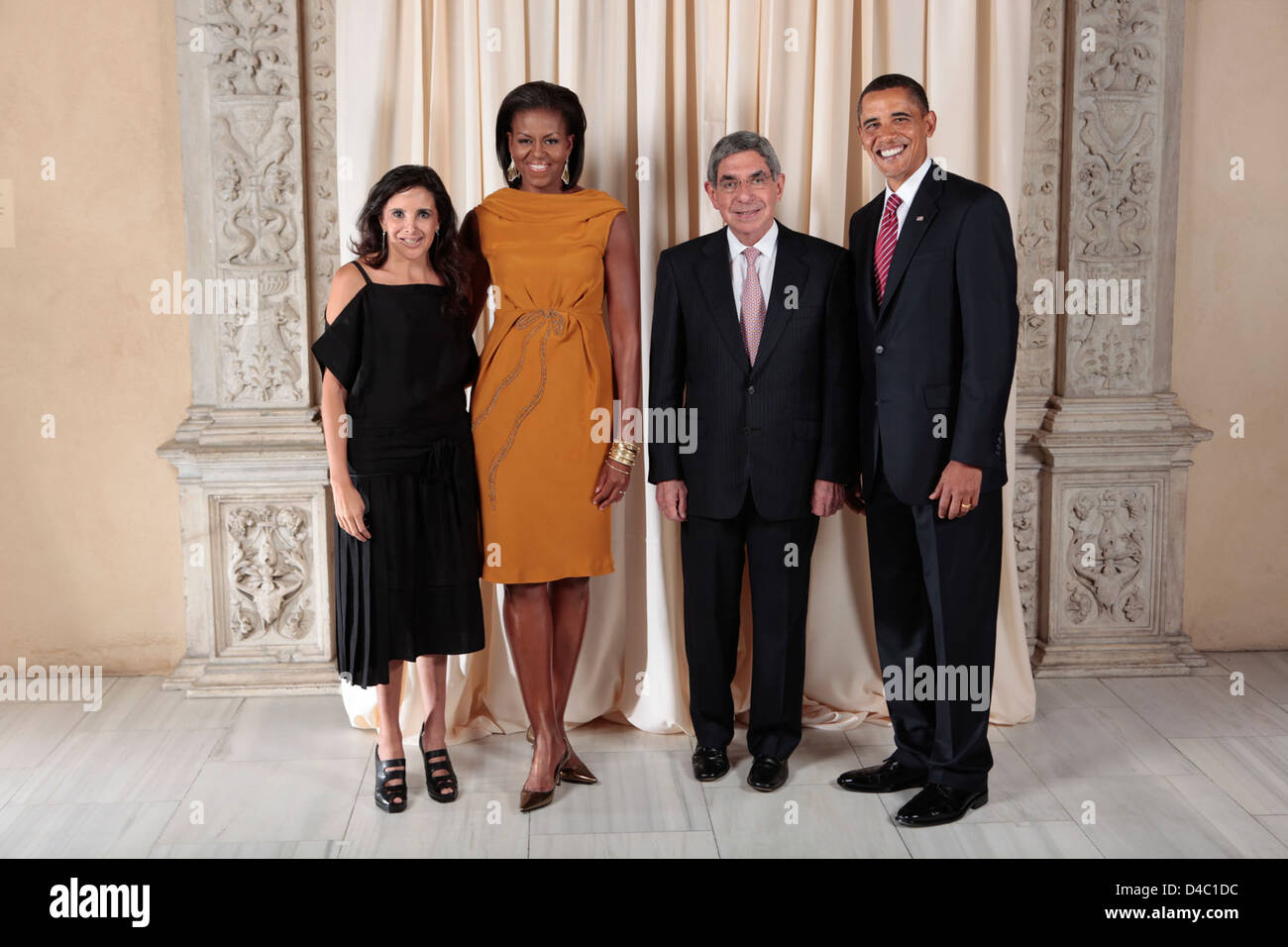 U.S. President Barack Obama and First Lady Michelle Obama With World ...