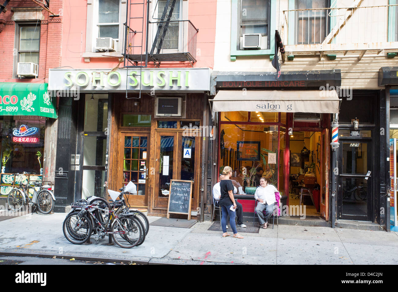 Store front in New York City Stock Photo - Alamy