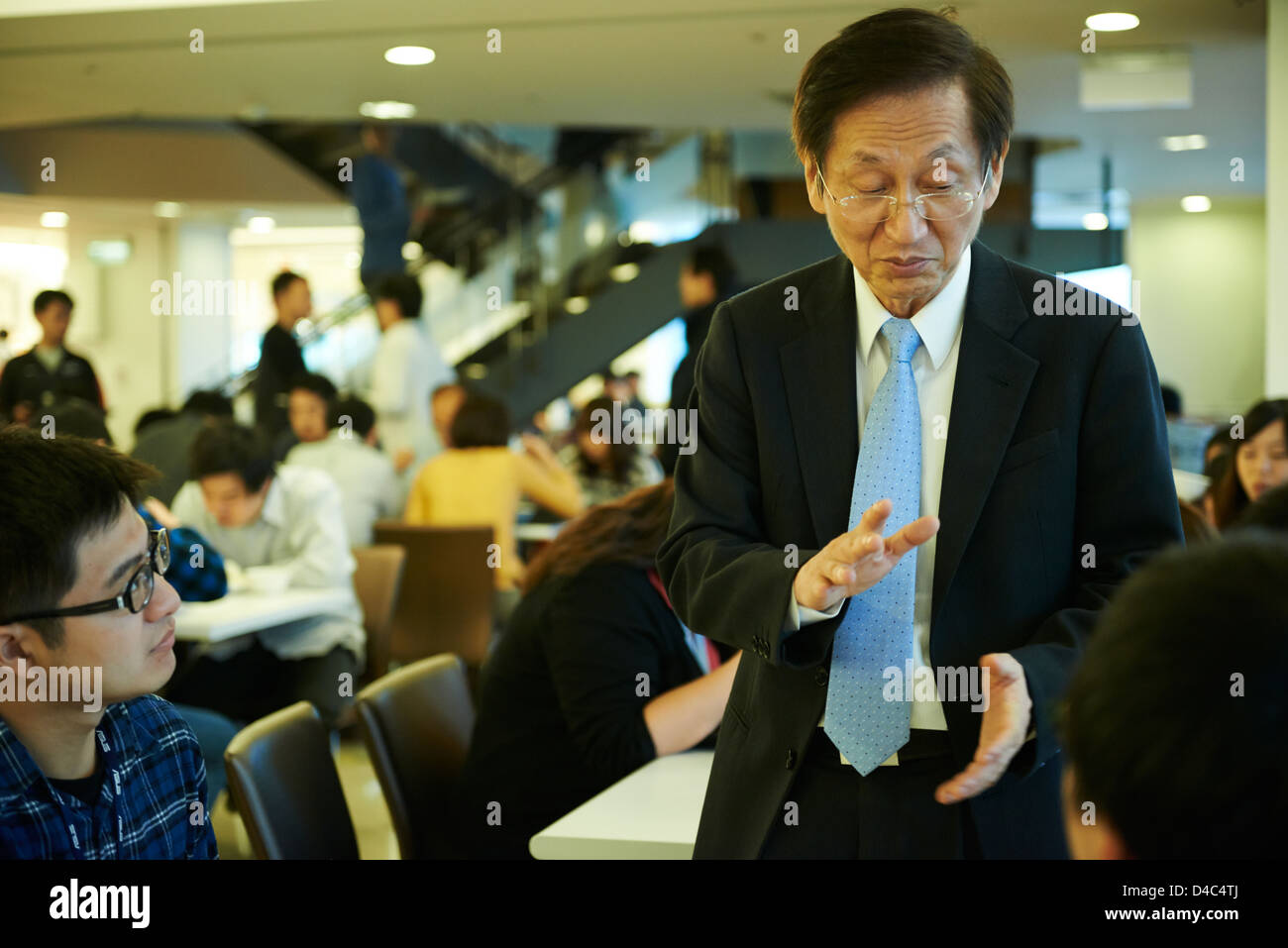 Jonney Shih, Chairman of ASUS, interacts with young engineers in the ...