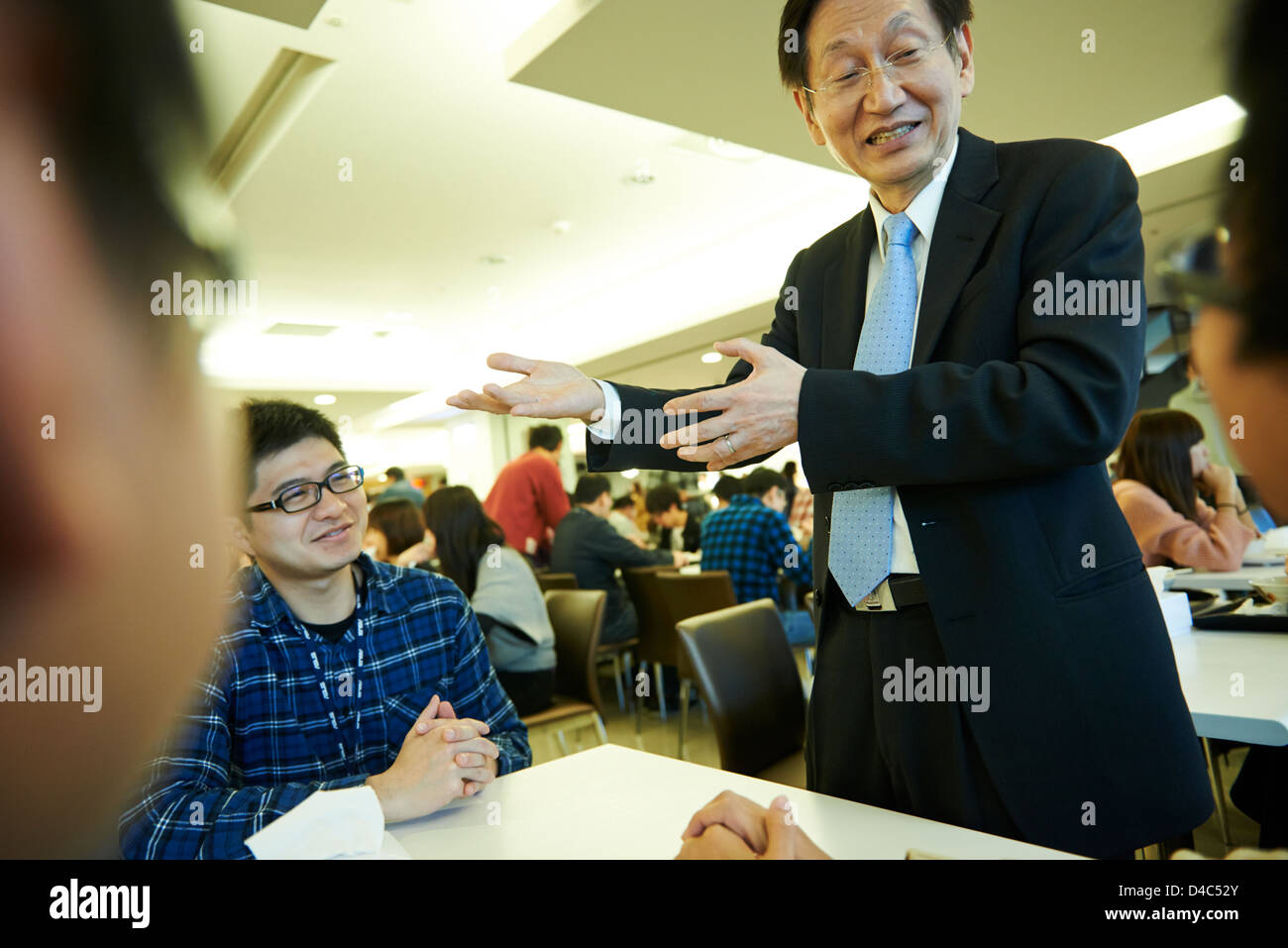 Jonney Shih, Chairman of ASUS, interacts with young engineers in the ...