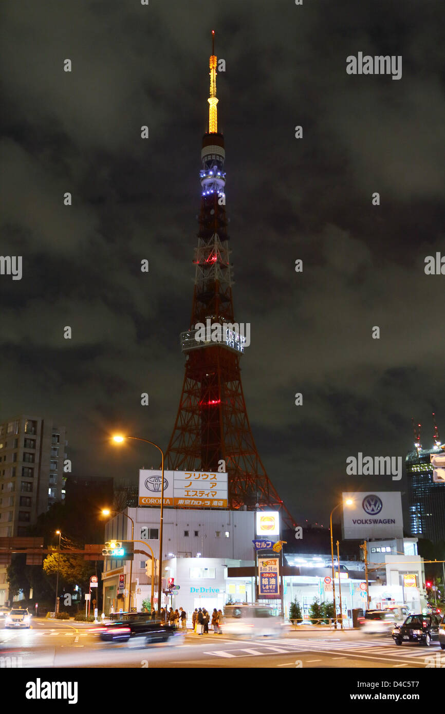 Tokyo, Japan. 11th March 2013. Tokyo Tower displays a message "Kizuna ...