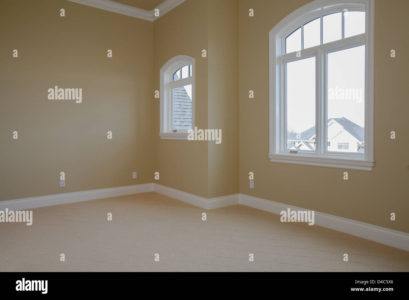 Empty mansion hi-res stock photography and images - Alamy