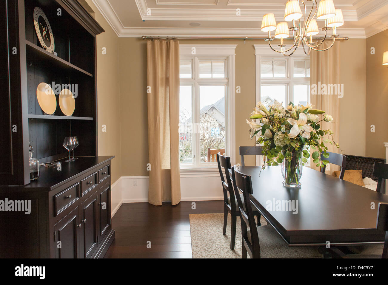 A high end dining room Stock Photo - Alamy